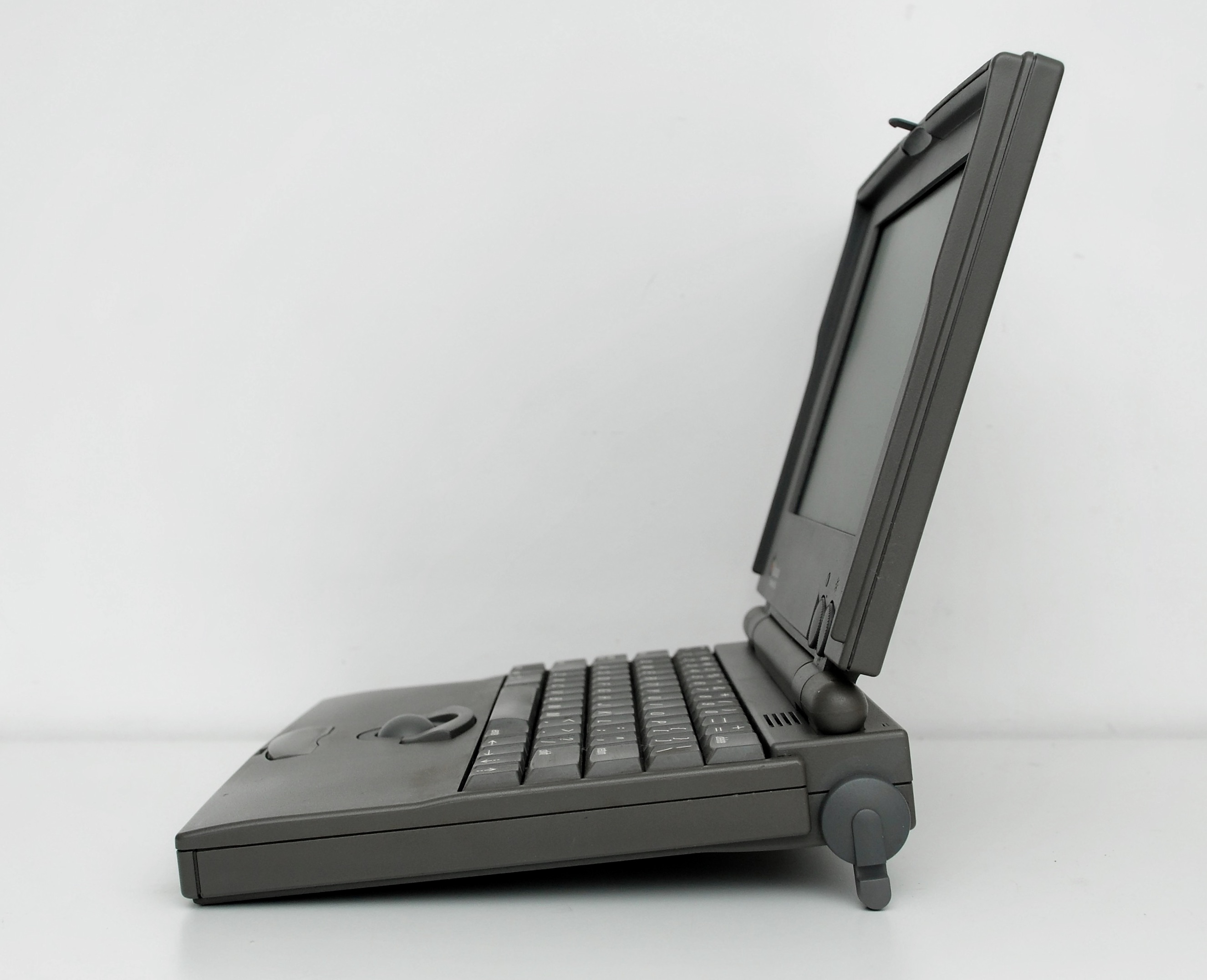 Apple Macintosh Powerbook 100 - Old Crap Vintage Computing