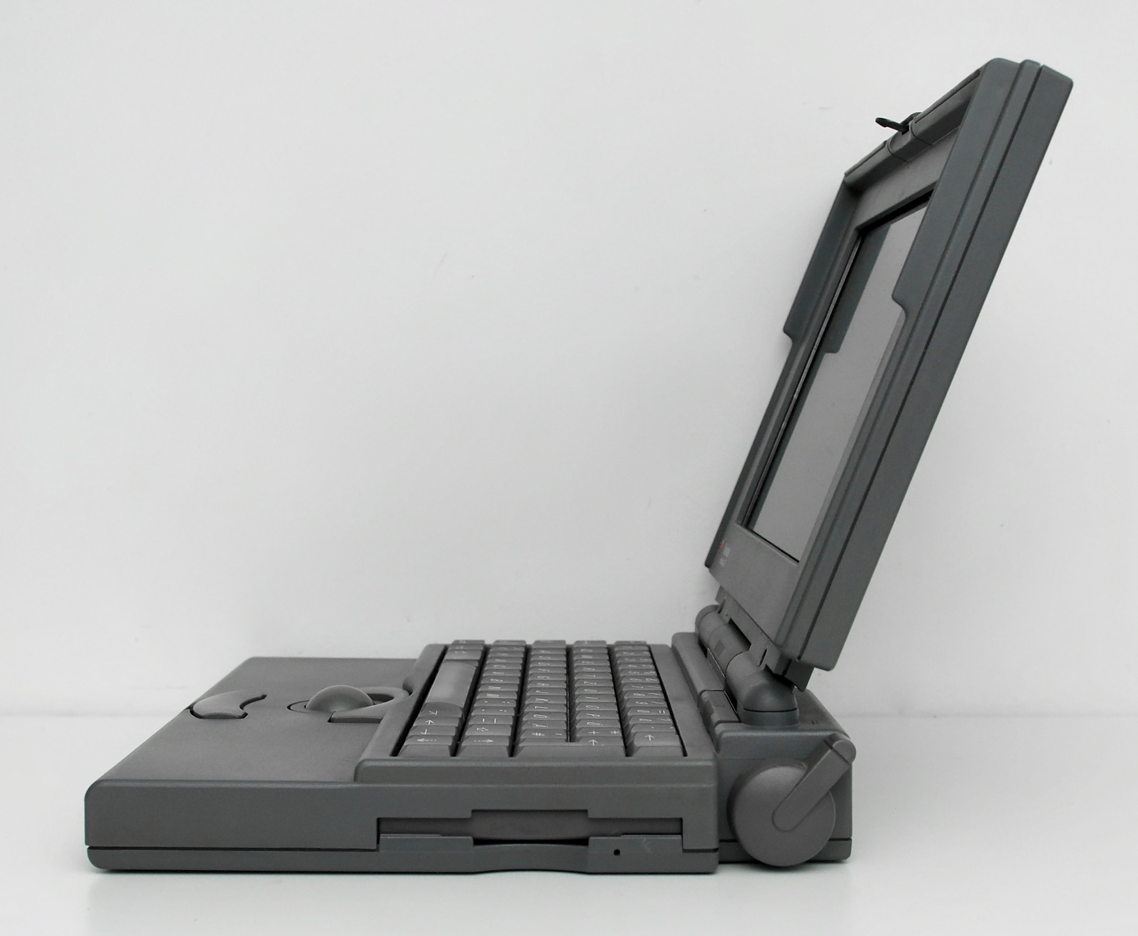 Apple Macintosh Powerbook 170 - Old Crap Vintage Computing