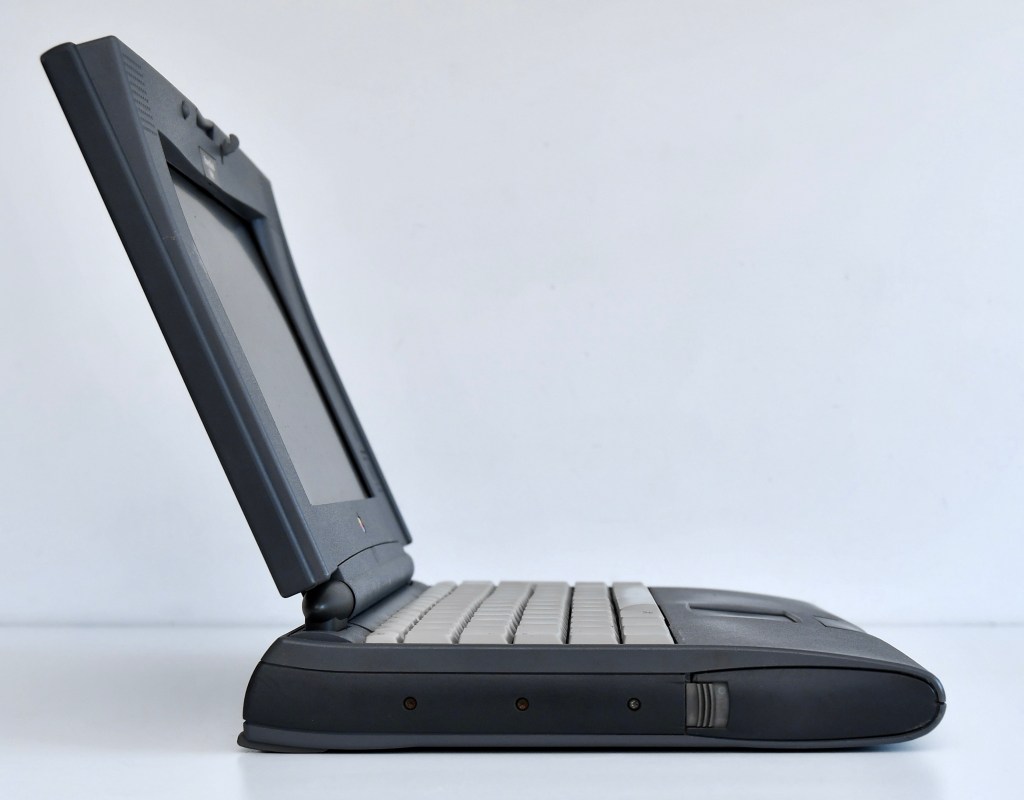 Apple Macintosh Powerbook 540c - Old Crap Vintage Computing