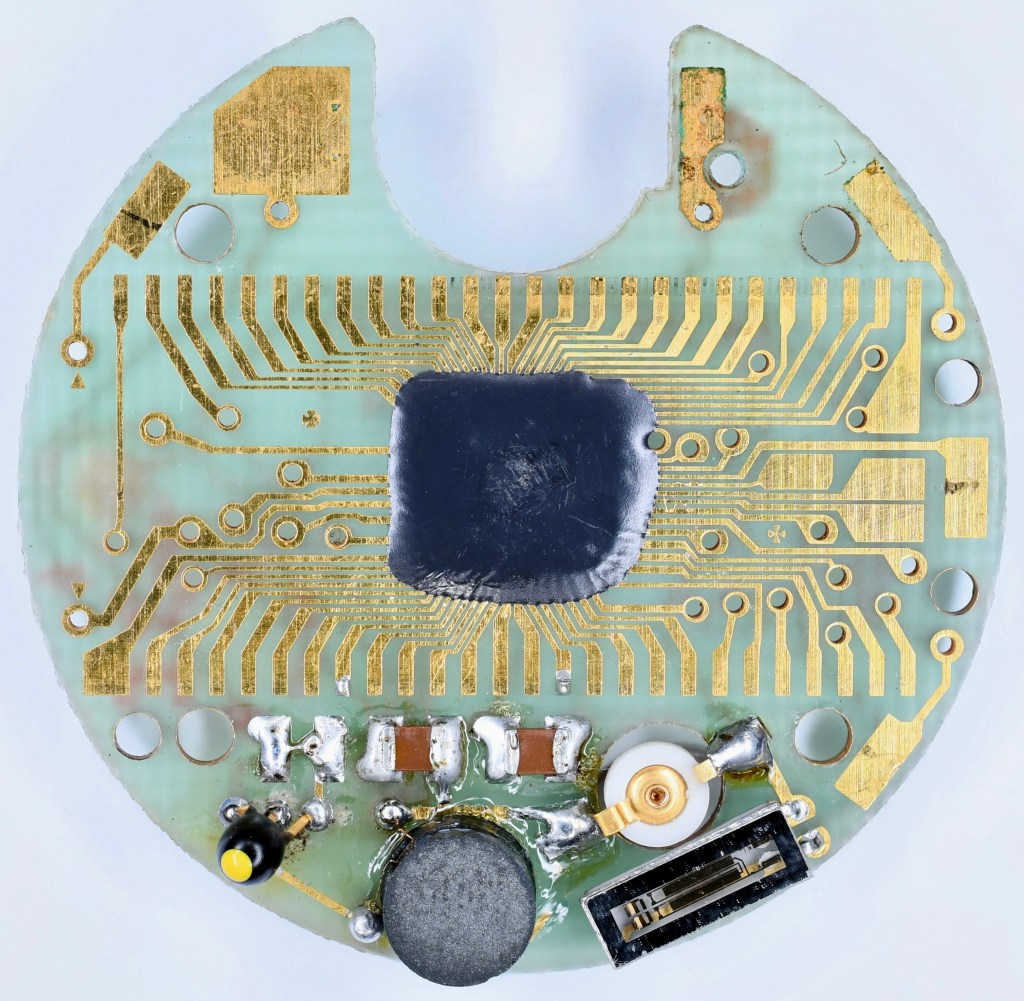 Model H - Commodore LCD Watch - Men's, Oval - Old Crap Vintage Computing